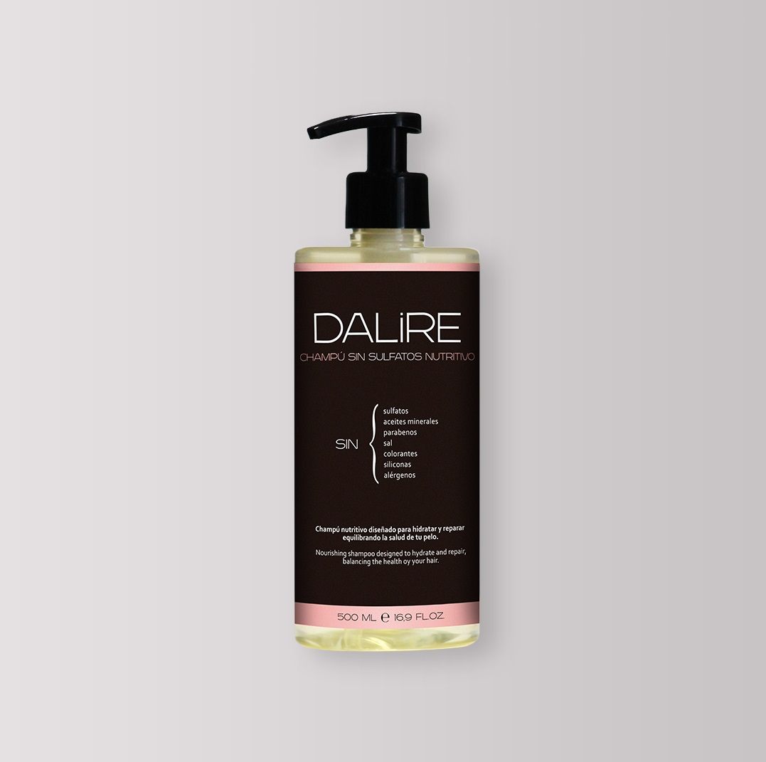 Tengo escamas en el cuero cabelludo que pican y se me cae el pelo ¿Cómo ...